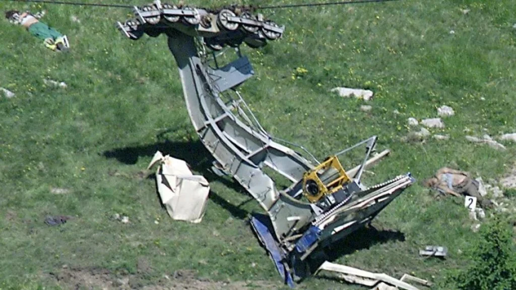 Cable car crash in Italy kills at least 14 people