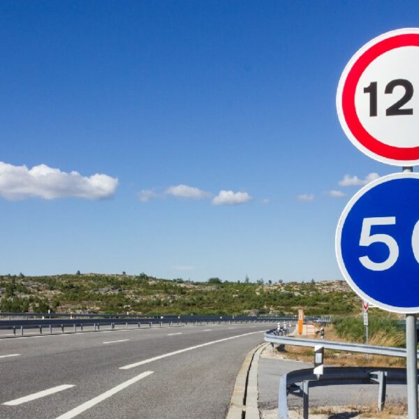 Turista nu tira foto em igreja italiana; multa de €10 mil